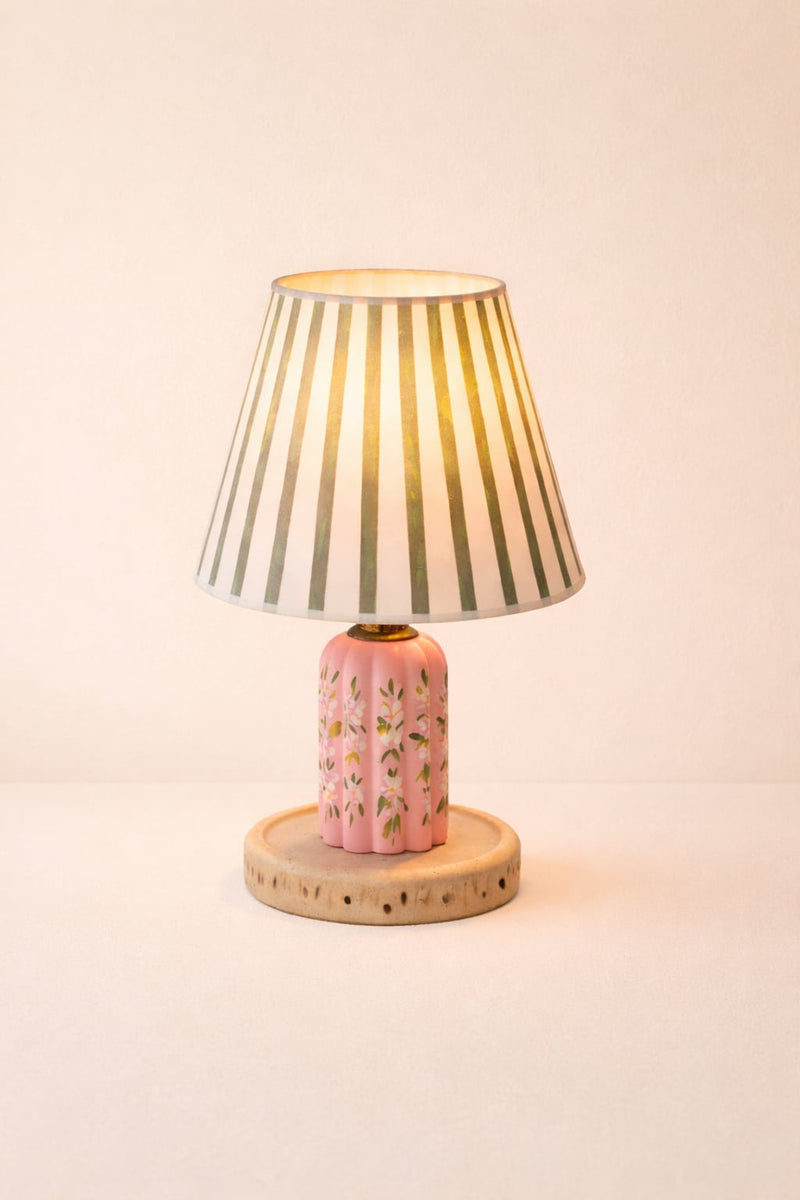 Capybara Ditsy Floral Table Lamp – Loliday